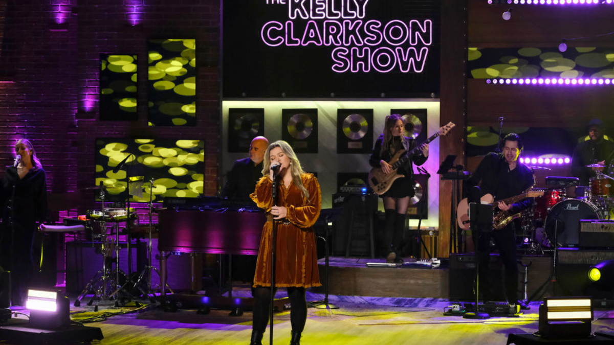 Kelly Clarkson cubre la canción de Blake Shelton & Fans Want More ...