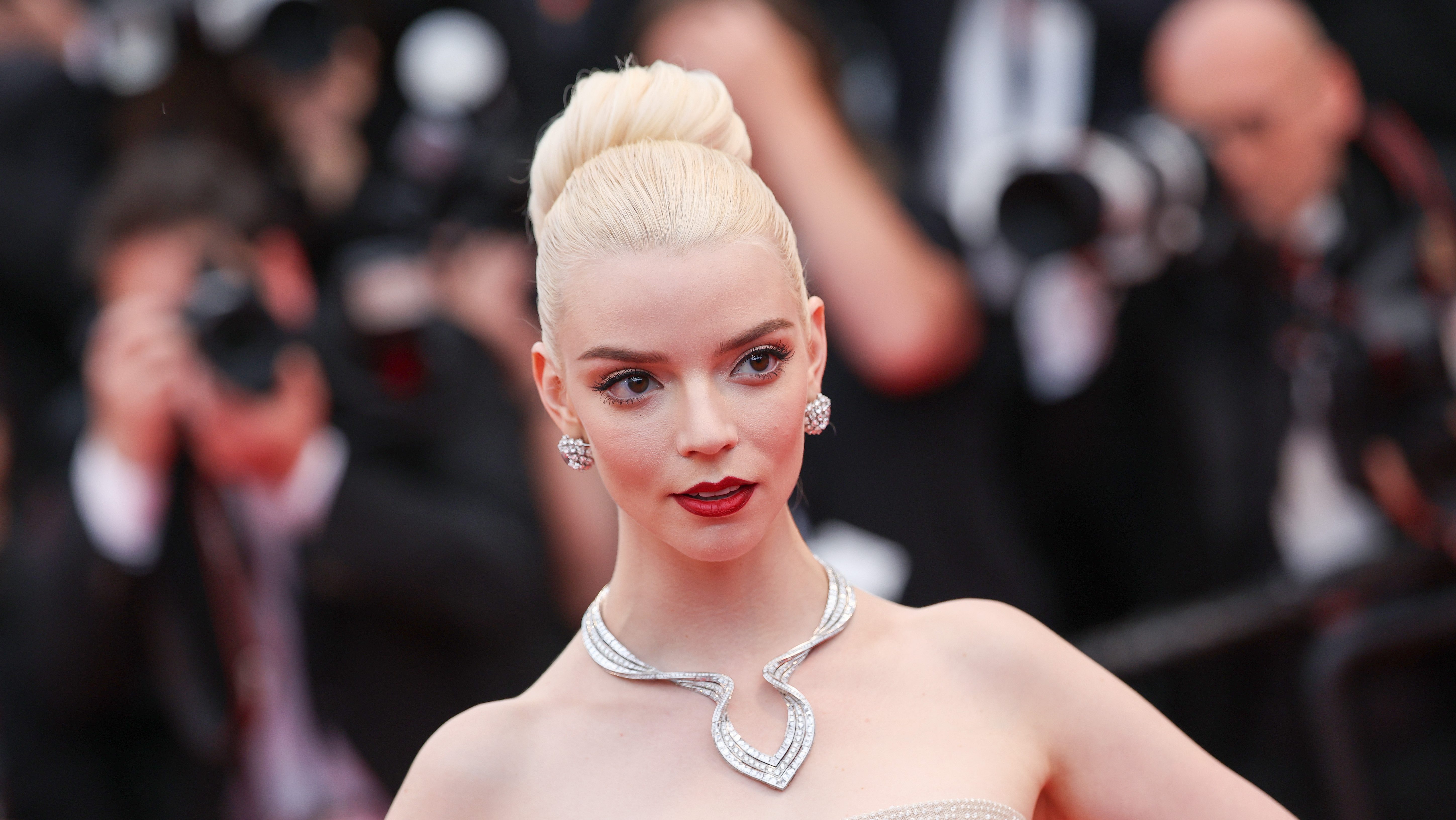 Anya Taylor-Joy luce escultural con un vestido transparente: FOTOS ...