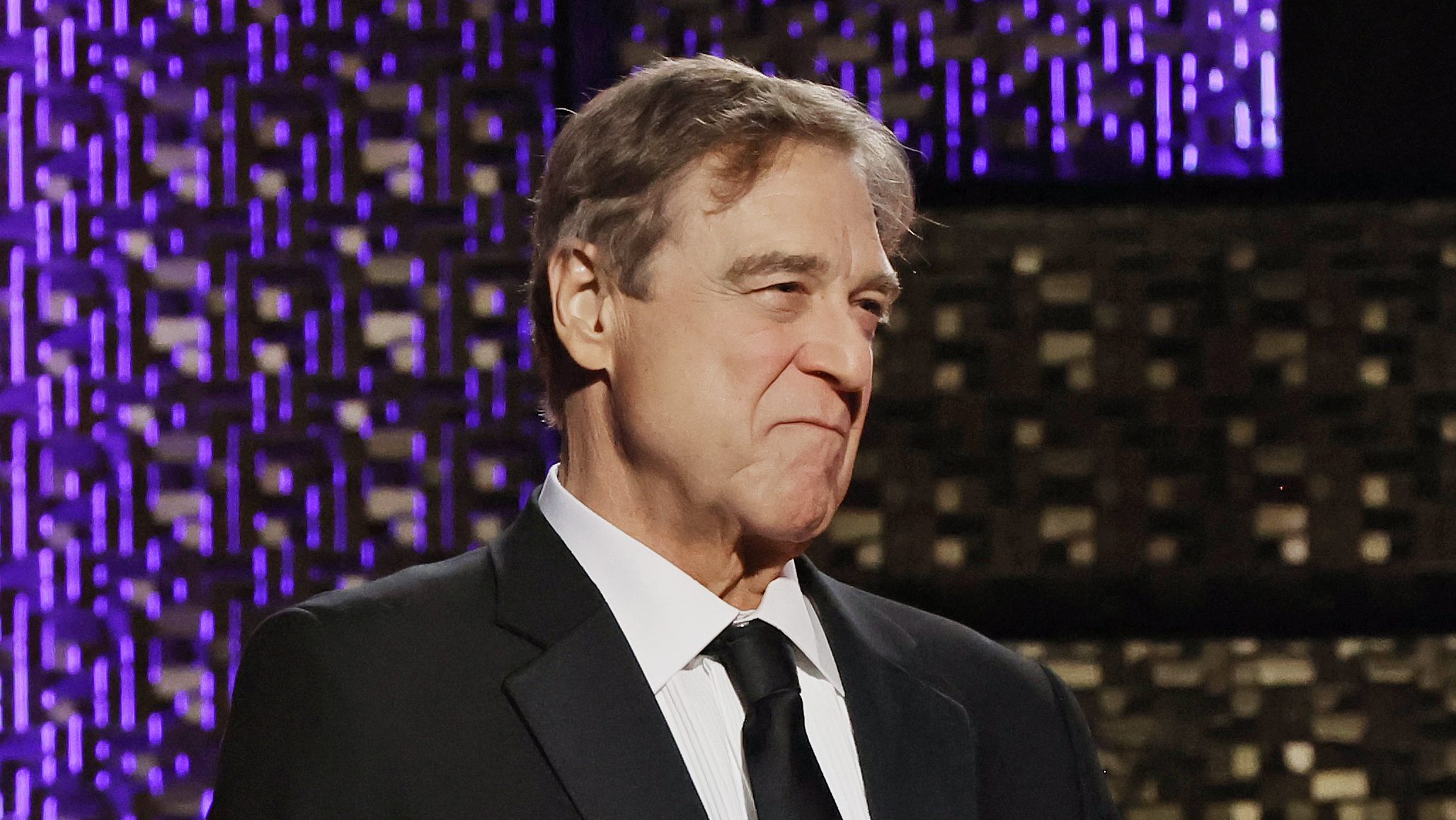 John Goodman, de 73 años, luce espectacular tras perder 200 libras.