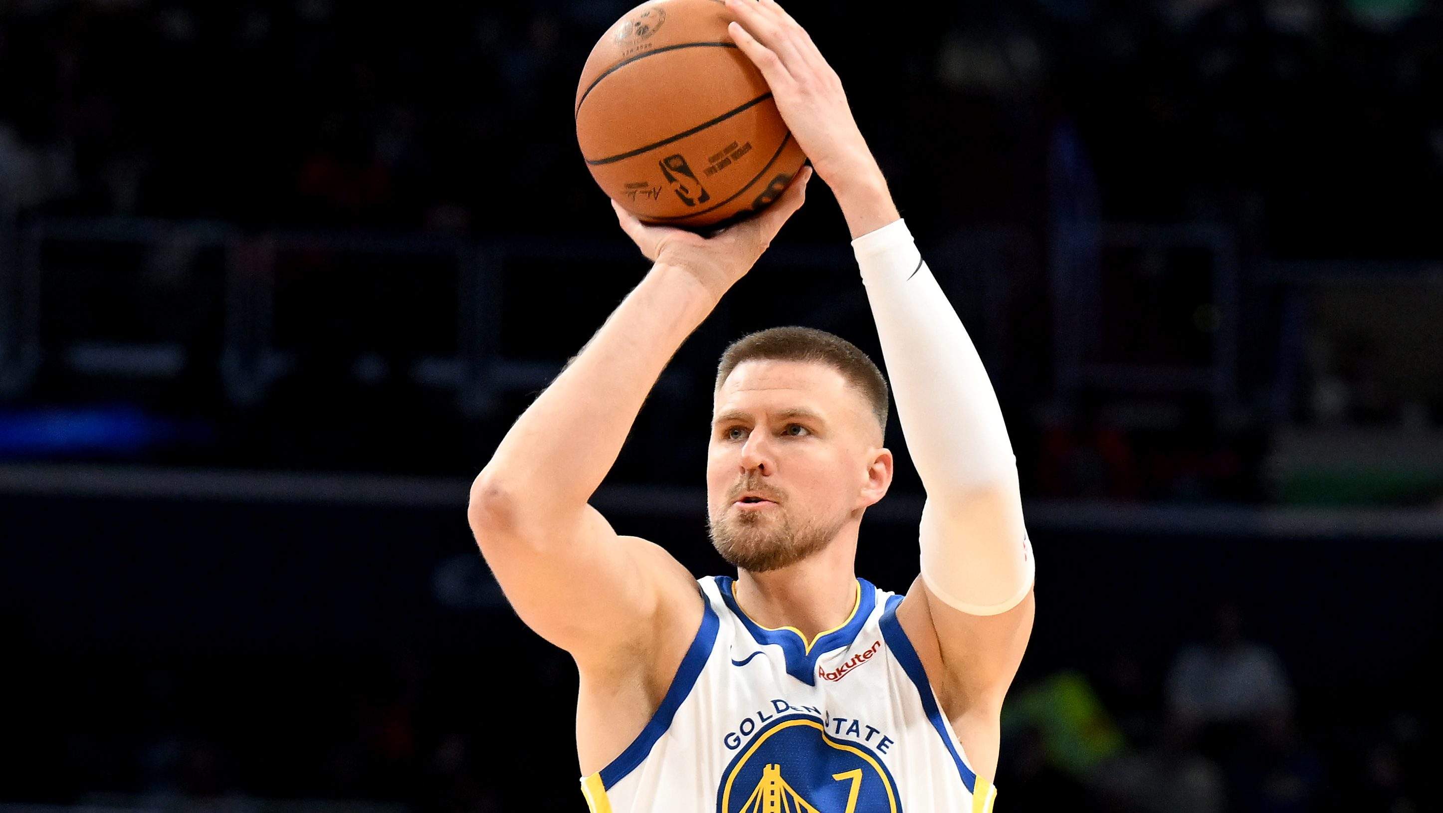Los Warriors ven un drástico cambio en el traspaso de Kristaps ...