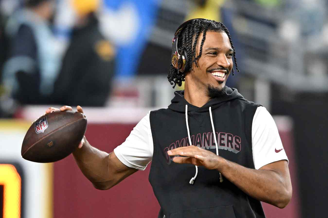 Von Miller de Commanders no se guarda nada sobre Jayden Daniels