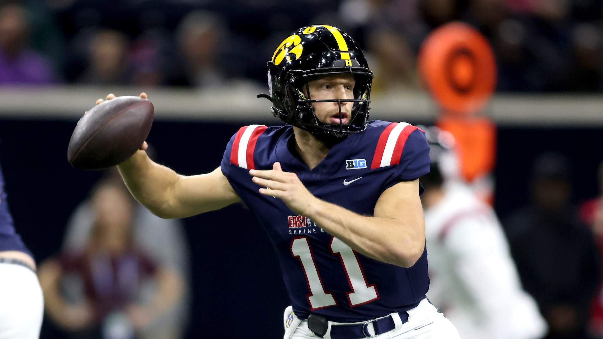 Los Dolphins incorporan al mariscal de campo Mark Gronowski como agente ...