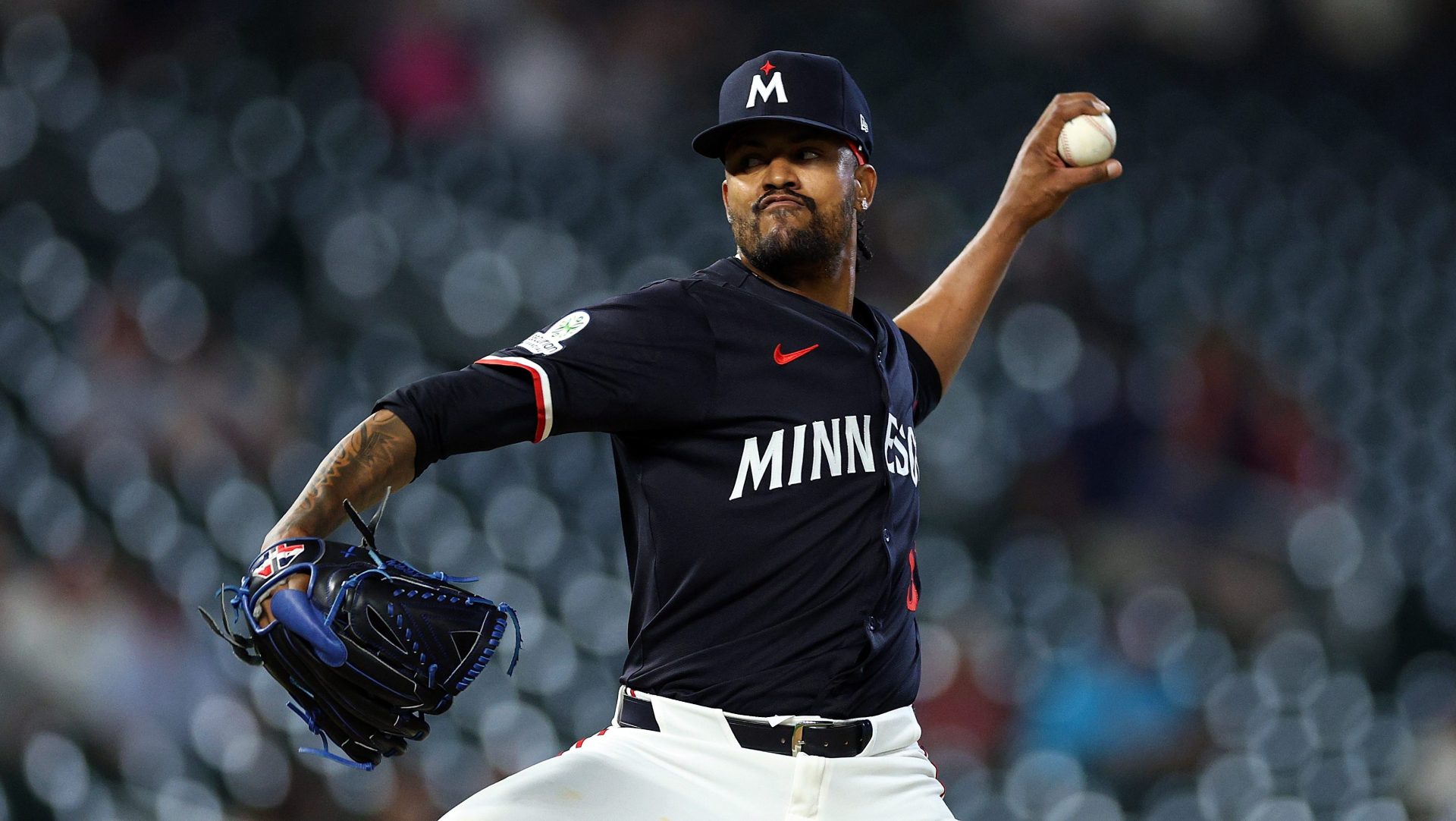 Exlanzador de los Phillies con 7 años de experiencia en la MLB firma ...