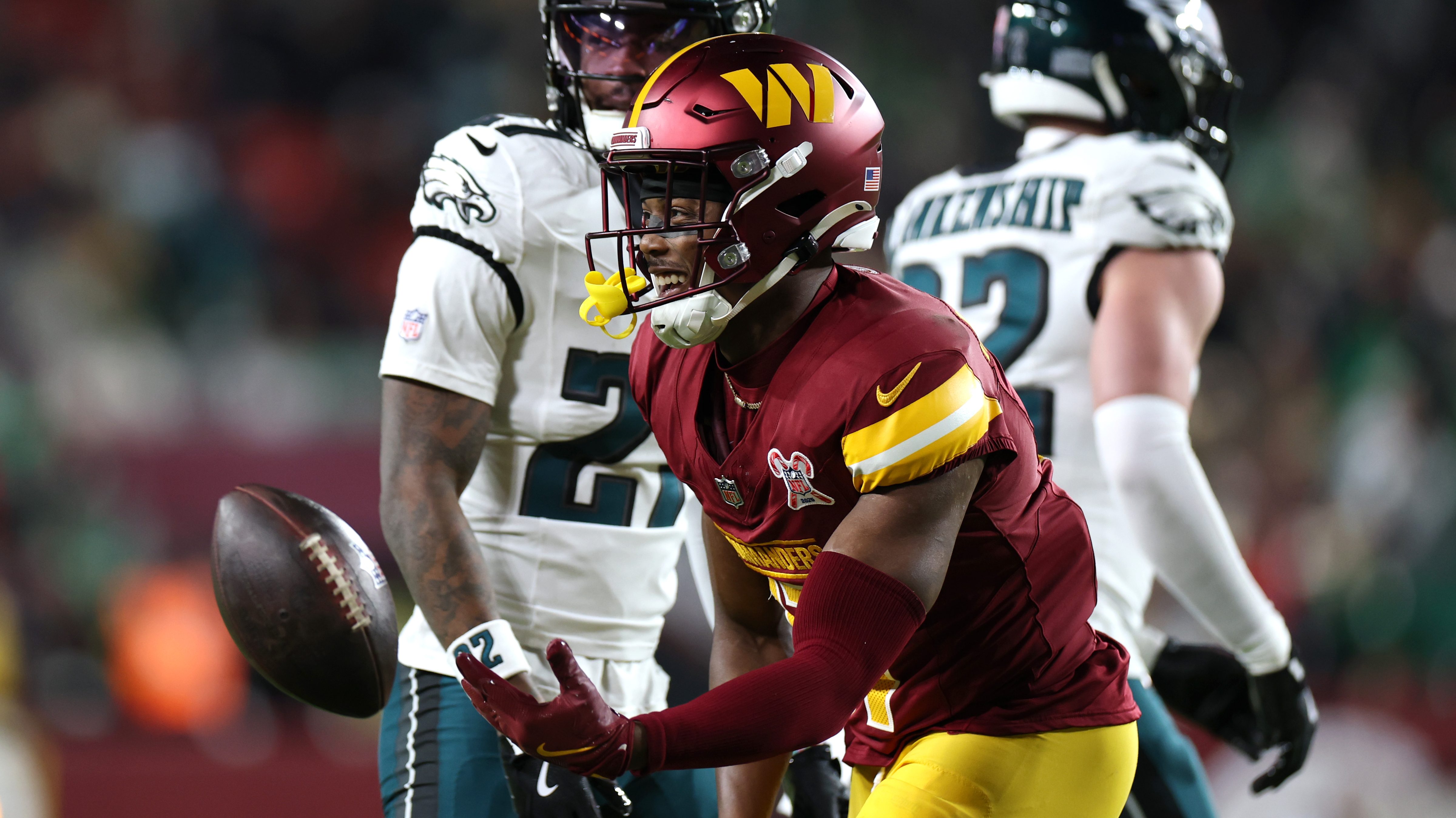 El receptor abierto de los Commanders, Antonio Williams, podría cubrir ...