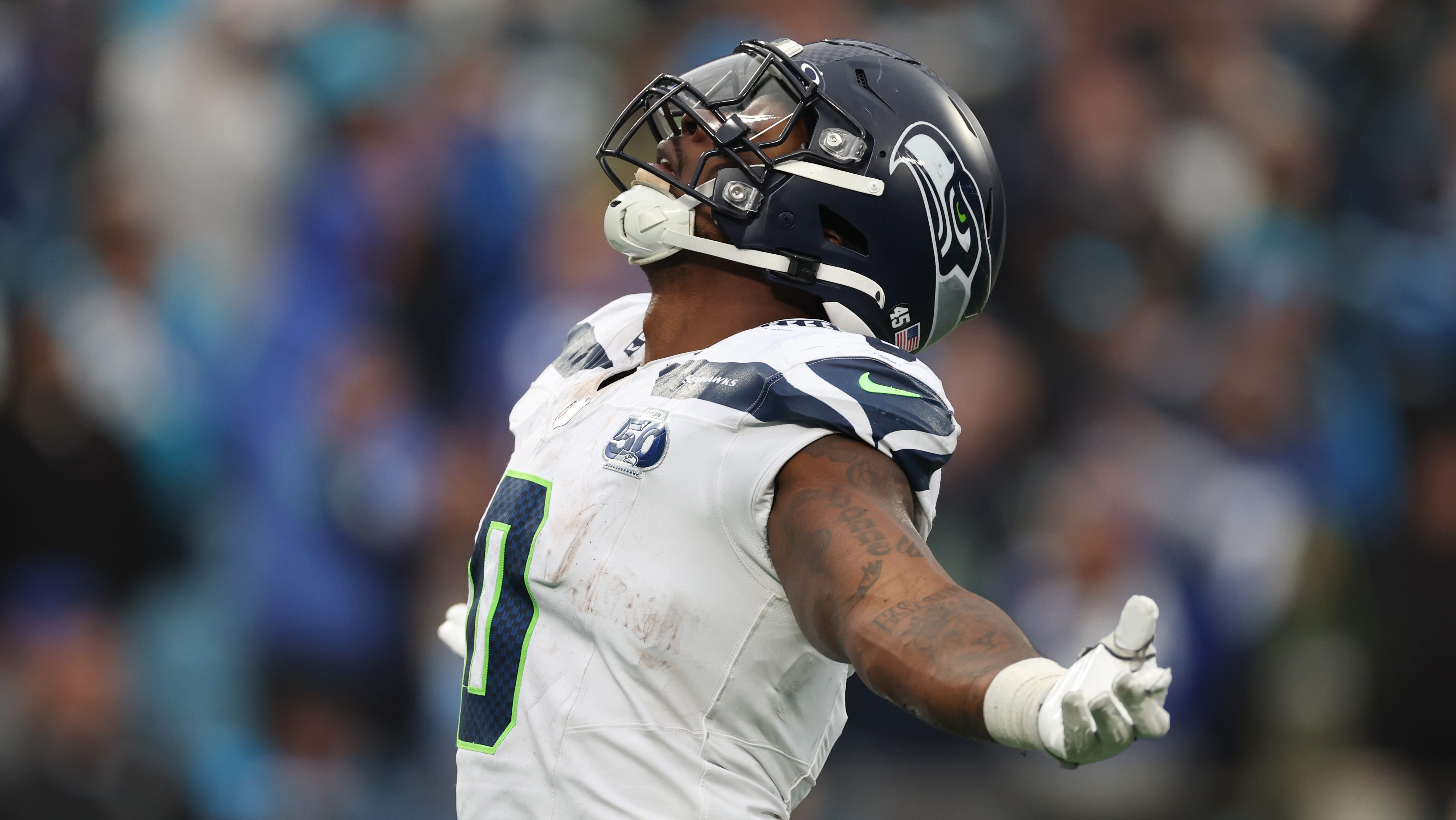 Mike Macdonald de los Seahawks comparte novedades sobre Demarcus Lawrence.