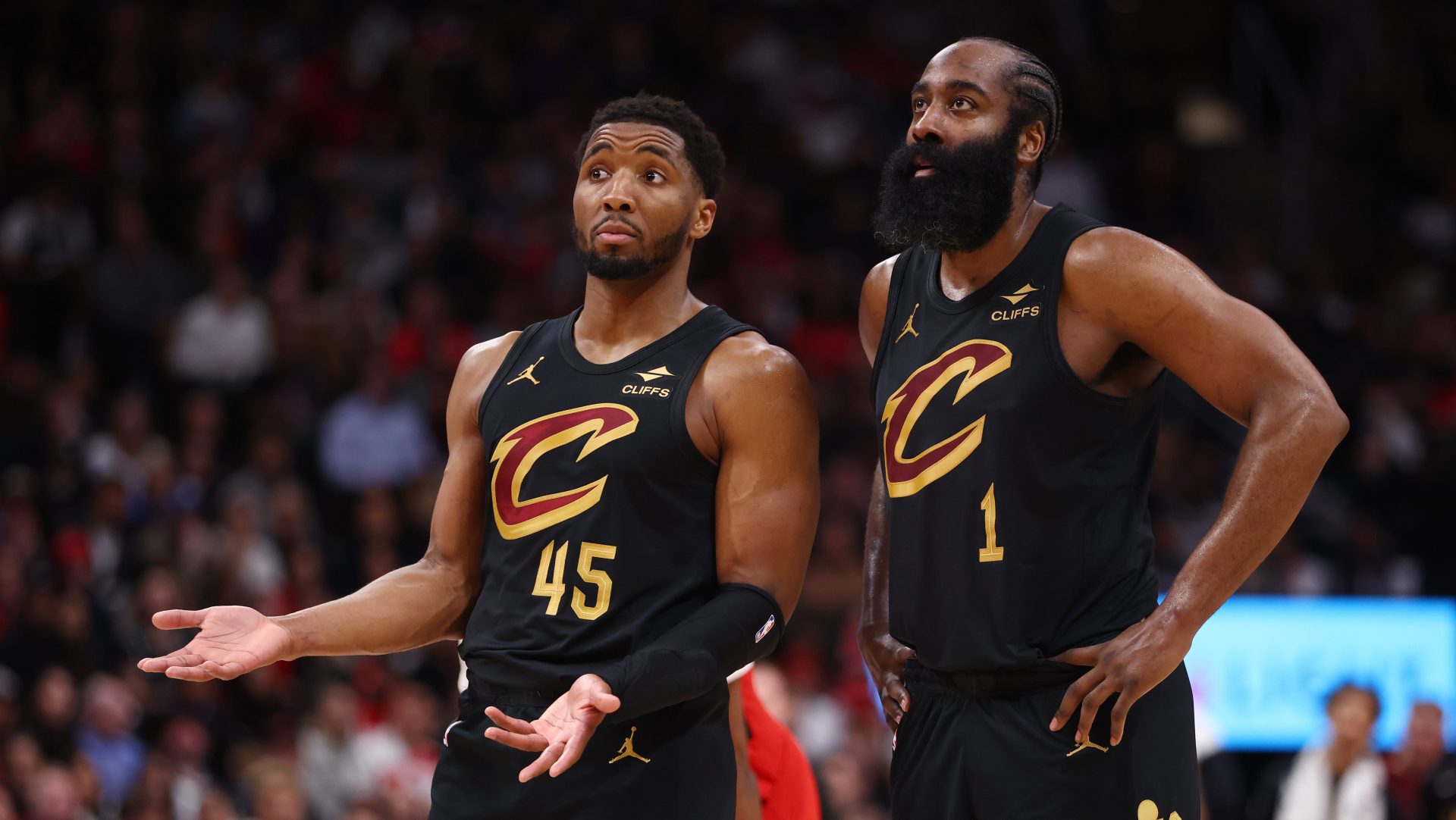 Dan Gilbert reacciona tras la barrida de los Knicks sobre los Cavaliers.