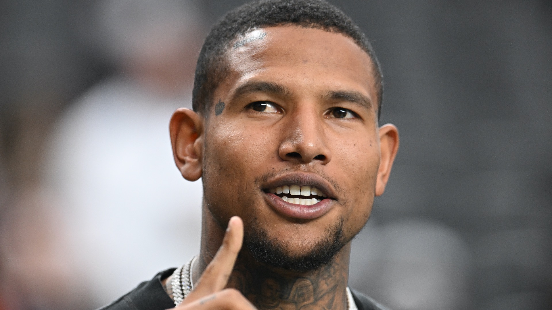 Darren Waller habla sin rodeos sobre el fallido traspaso de Maxx Crosby ...