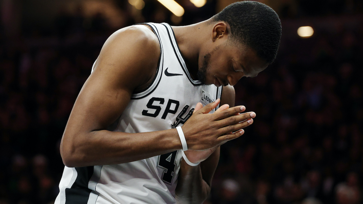 Médico deportivo pone en duda a De'Aaron Fox antes del crucial tercer ...