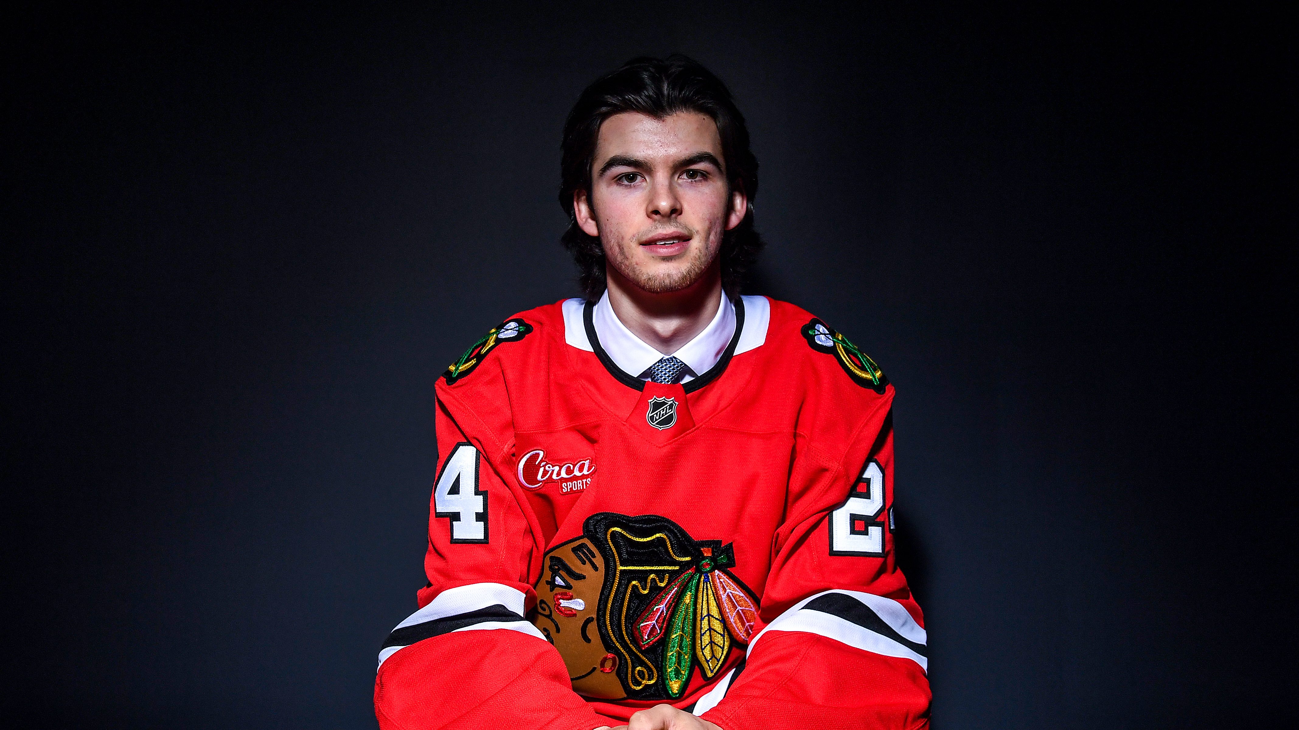 Los Blackhawks traspasan a un prometedor jugador a la Conferencia Este ...