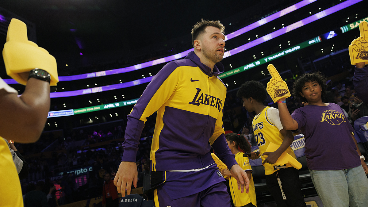 La audaz propuesta de intercambio de los Lakers crea un dúo monstruoso ...