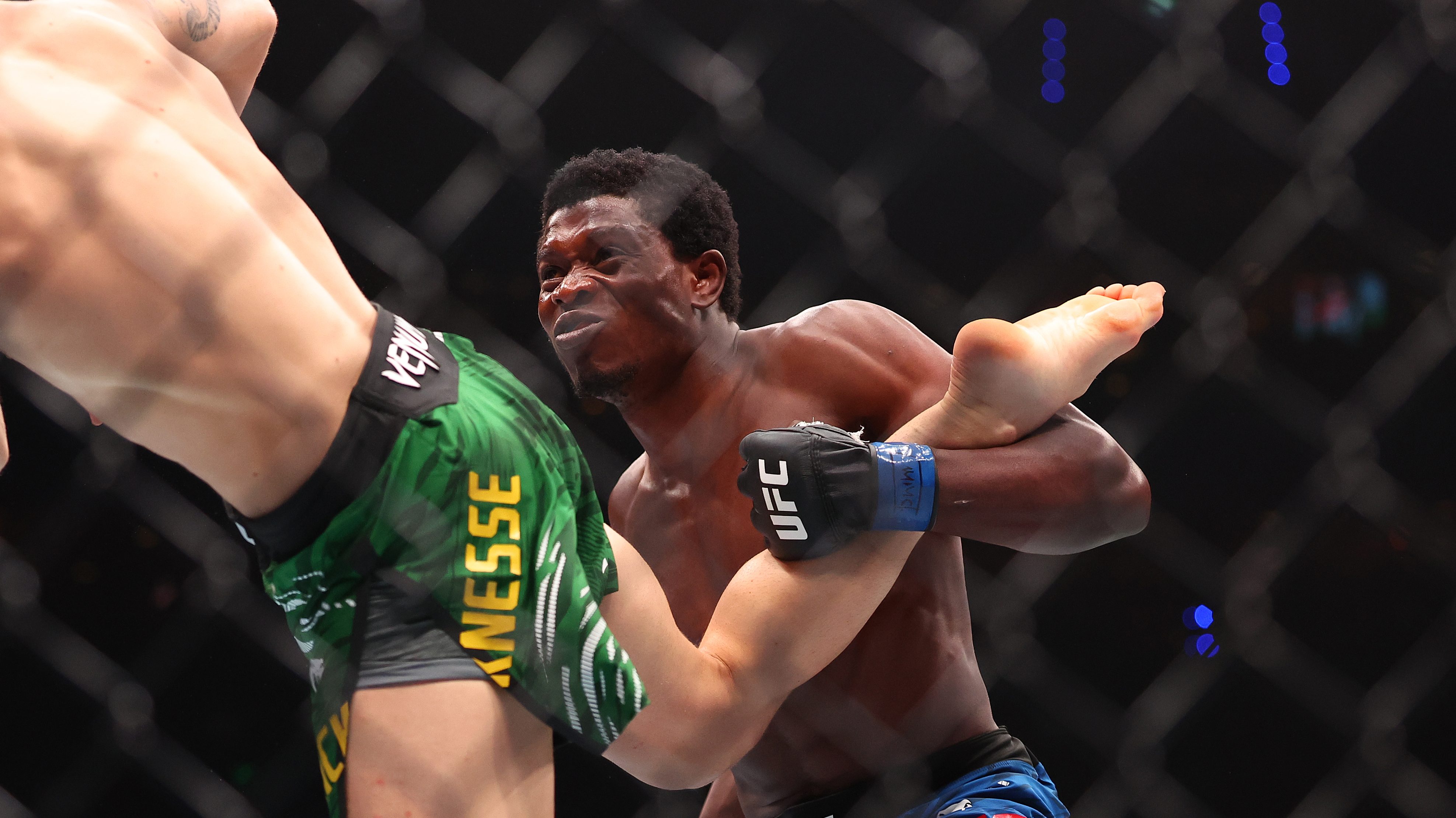 Dos explosivos pesos gallo buscan su primera victoria en la UFC en ...